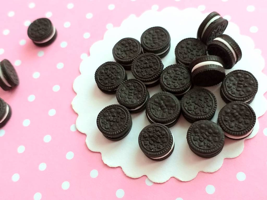 6 Pcs Dollhouse Miniature Oreo Cookies, Fake Food, Miniature Food ...